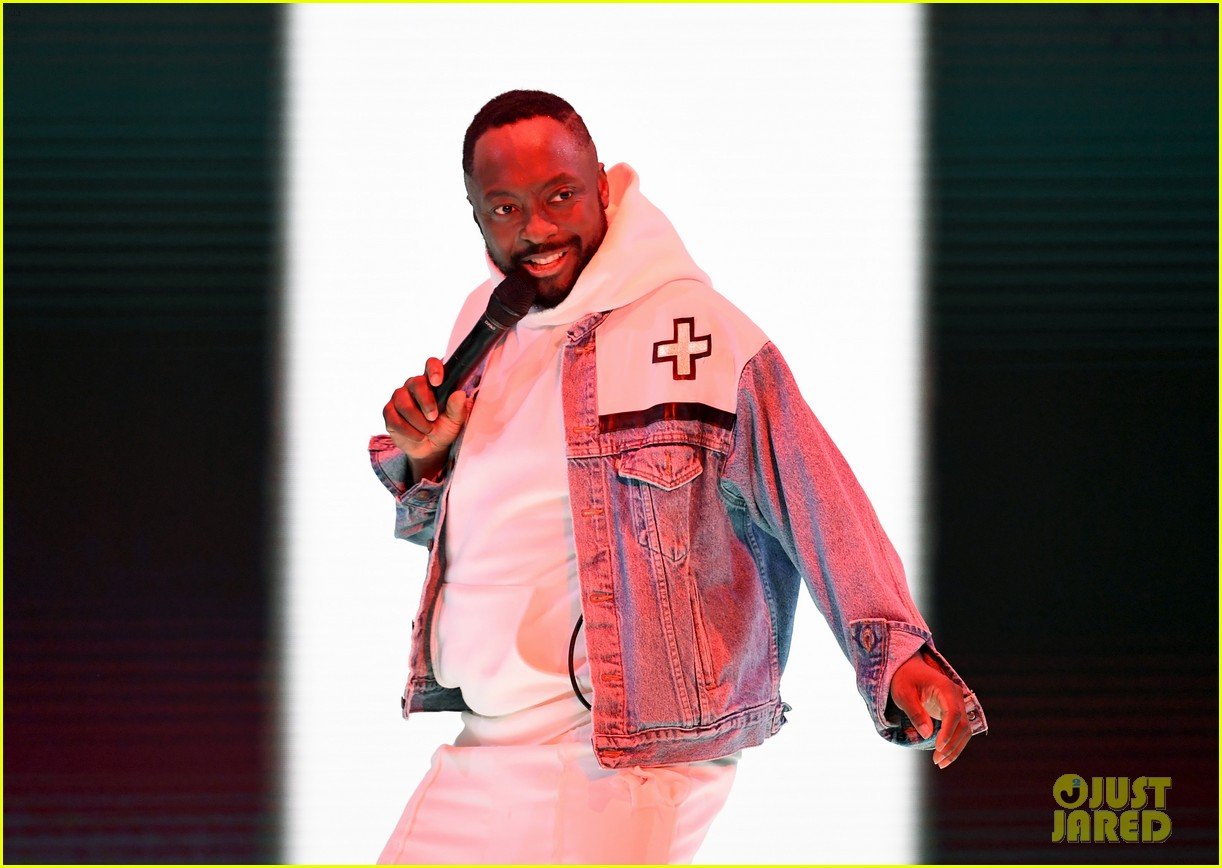 J. Rey Soul Sings Fergie's 'I Gotta Feeling' Parts for Black Eyed Peas ...