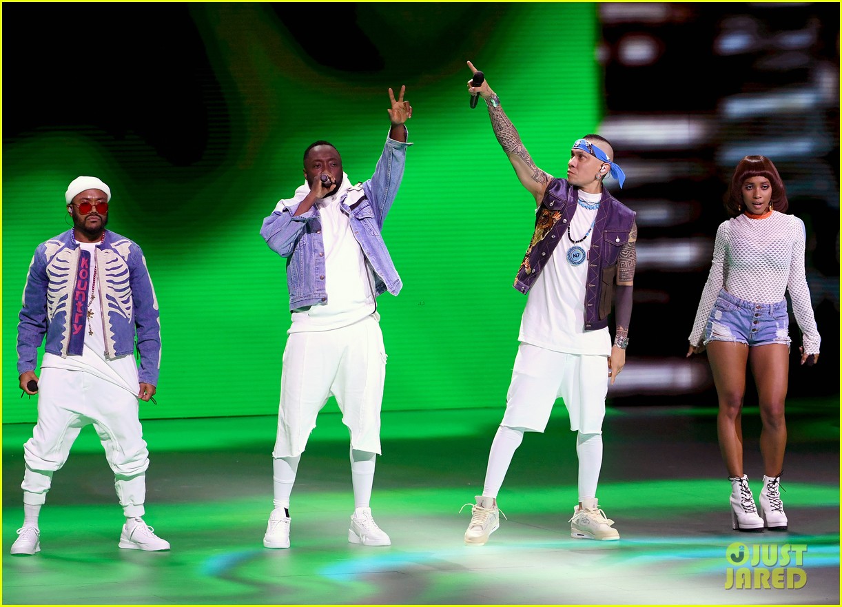 J. Rey Soul Sings Fergie's 'I Gotta Feeling' Parts for Black Eyed Peas ...