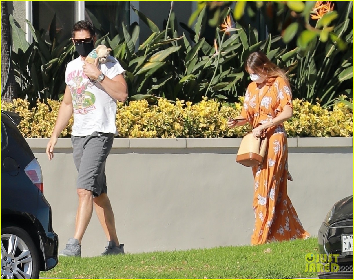 Sofia Vergara & Joe Manganiello Step Out with Their Cute Dog: Photo ...