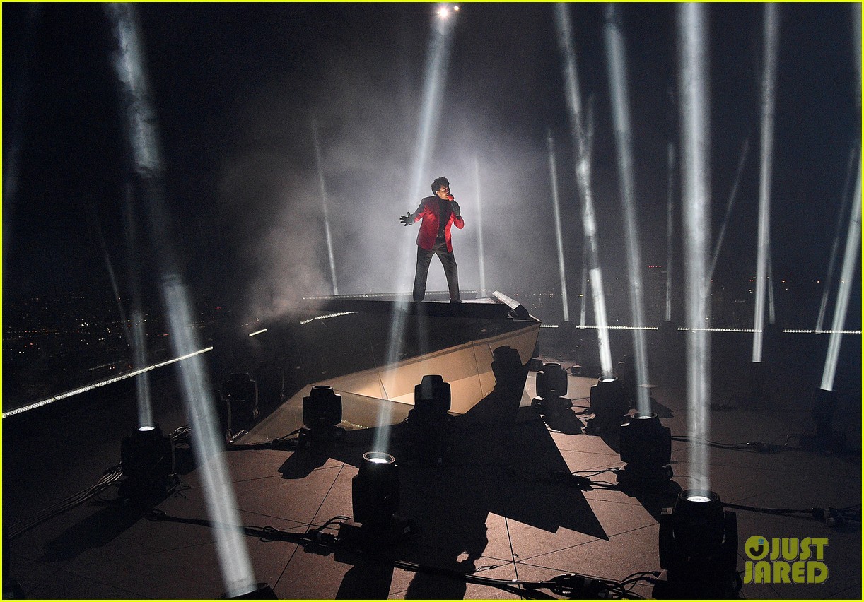 The Weeknd Opens MTV VMAs 2020 with 'Blinding Lights' Performance ...