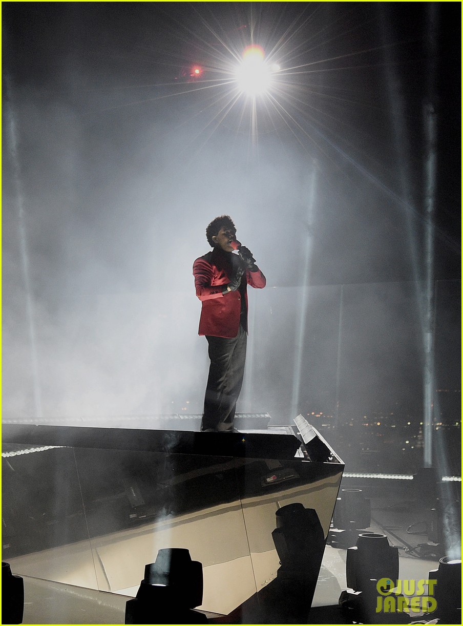 The Weeknd Opens MTV VMAs 2020 with 'Blinding Lights' Performance ...