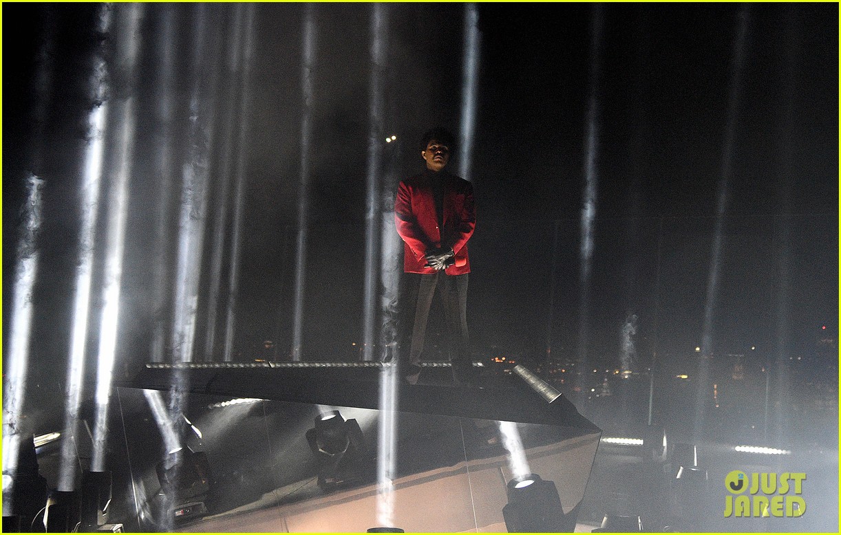 The Weeknd Opens MTV VMAs 2020 with 'Blinding Lights' Performance ...