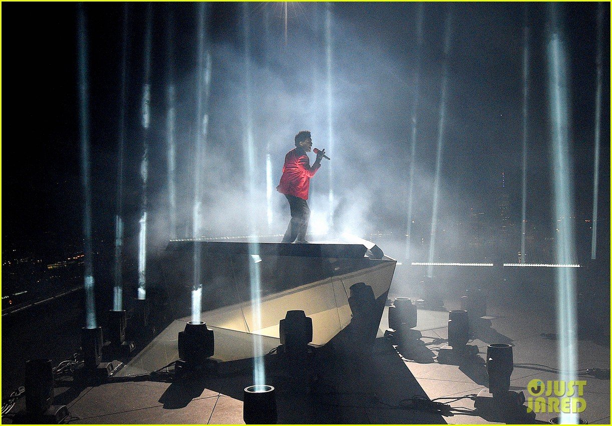 The Weeknd Opens MTV VMAs 2020 with 'Blinding Lights' Performance ...