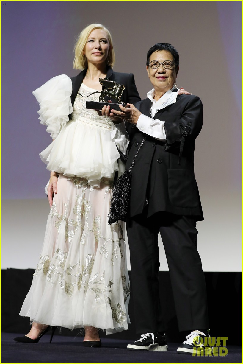 Cate Blanchett Shows Off Her Cool Style at Latest Venice Premiere ...