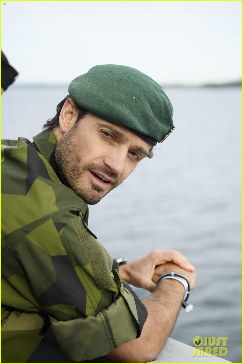 Sweden's Hot Prince Carl Philip Looks So Good in His Camo Uniform ...