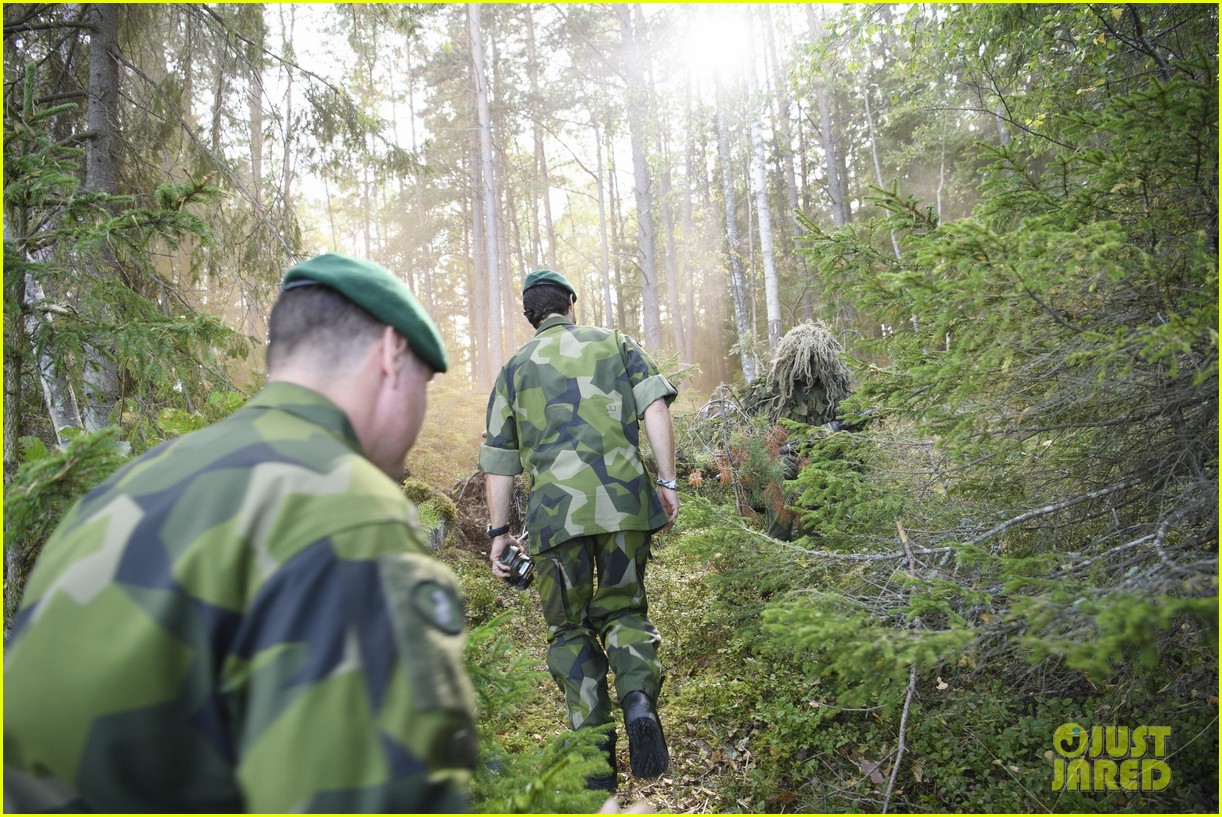Sweden's Hot Prince Carl Philip Looks So Good in His Camo Uniform ...