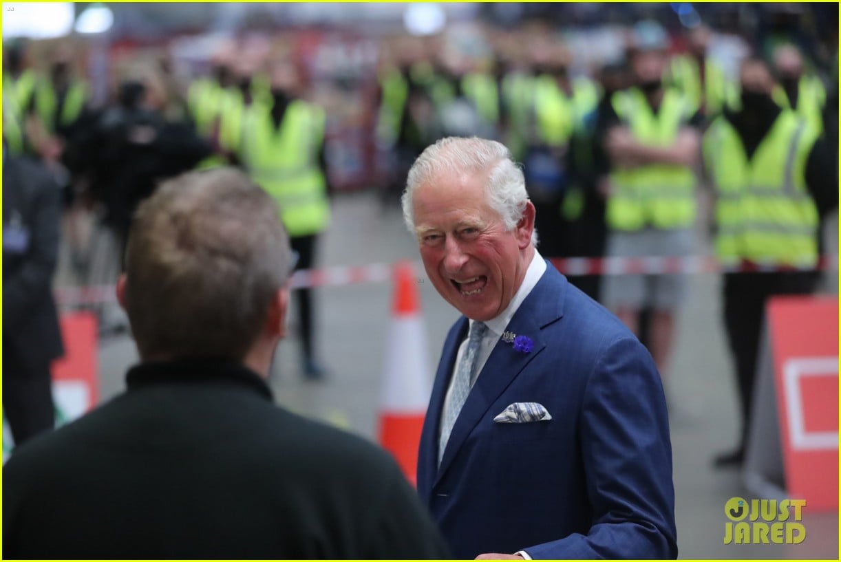 Prince Charles Wears a Mask, Poses In Front of 'Game of Thrones' Wrap ...