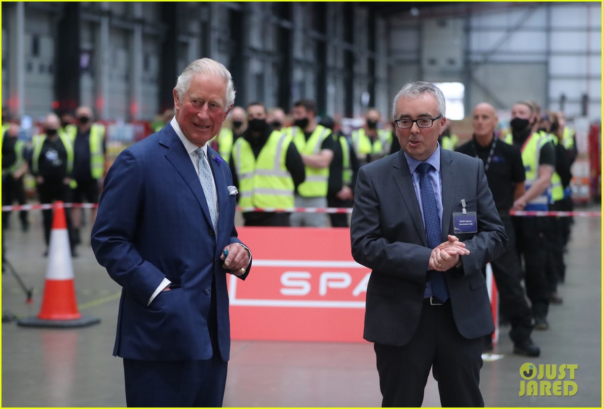 Prince Charles Wears a Mask, Poses In Front of 'Game of Thrones' Wrap ...