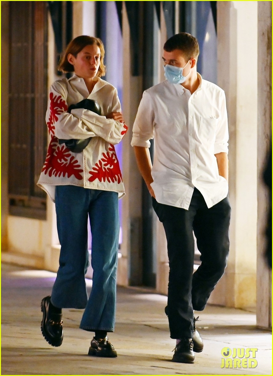 'The Crown's Emma Corrin Enjoys a Little Getaway in Venice!: Photo ...