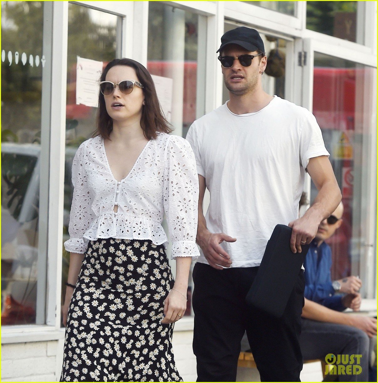 Daisy Ridley & Tom Bateman Continue To Fuel Marriage Rumors By Wearing ...