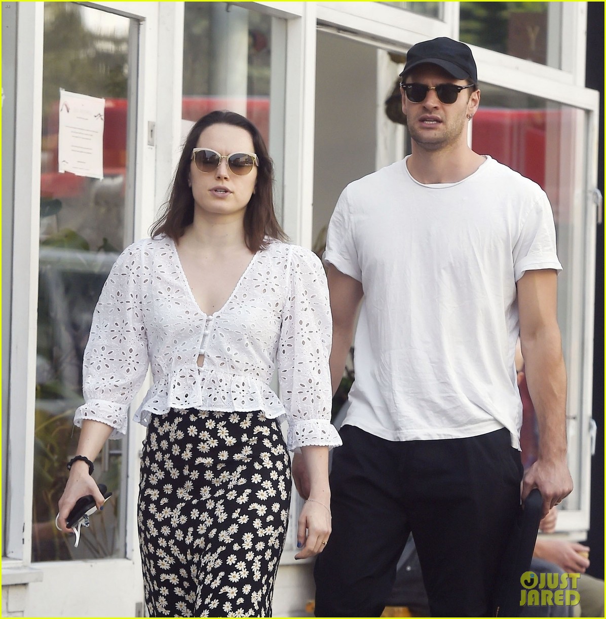 Daisy Ridley & Tom Bateman Continue To Fuel Marriage Rumors By Wearing ...