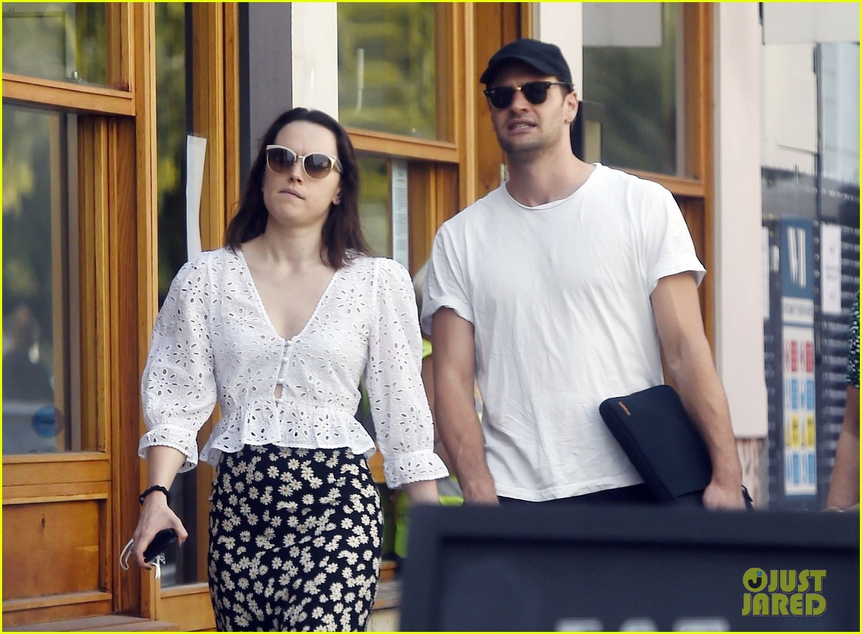 Daisy Ridley & Tom Bateman Continue To Fuel Marriage Rumors By Wearing ...