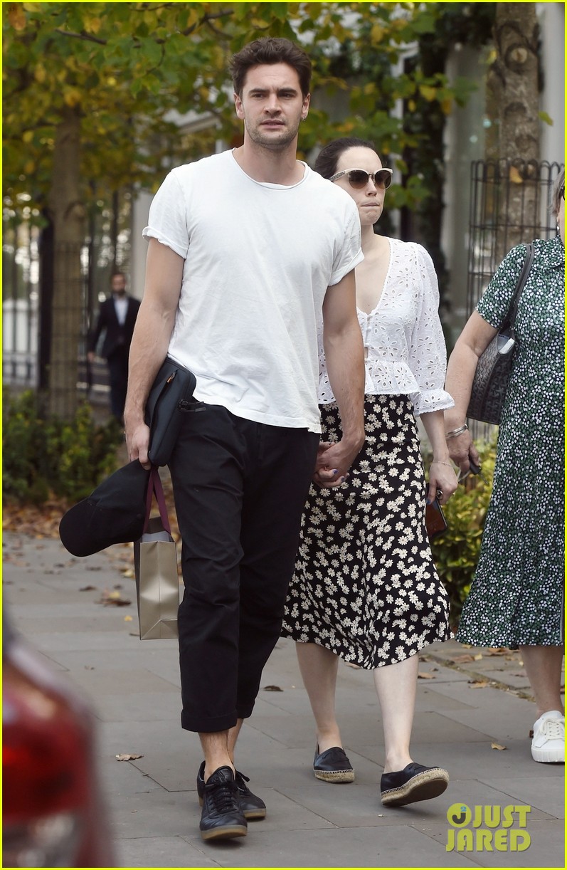 Photo: daisy ridley tom bateman wedding rings lunch notting hill 31 ...