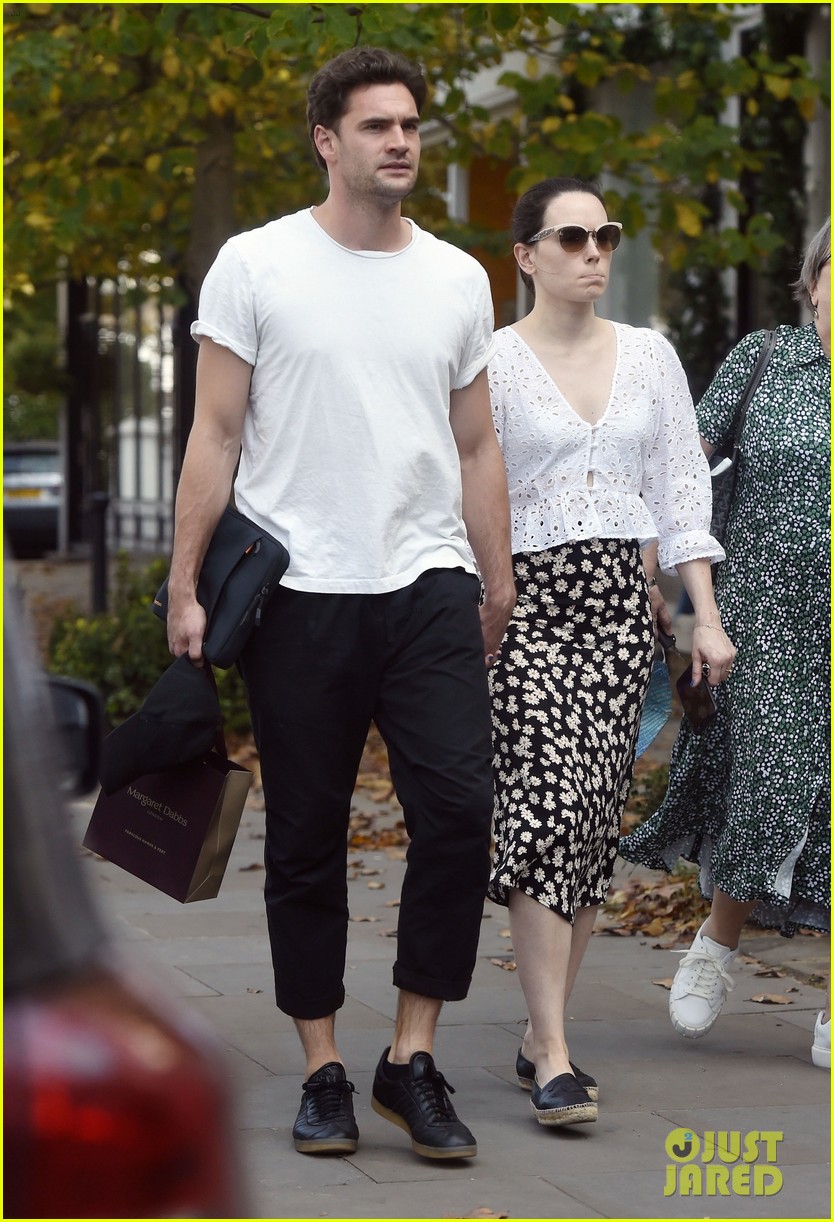 Daisy Ridley & Tom Bateman Continue To Fuel Marriage Rumors By Wearing ...