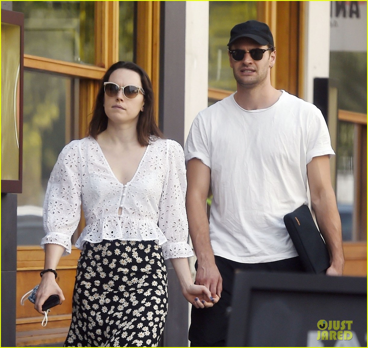 Daisy Ridley & Tom Bateman Continue To Fuel Marriage Rumors By Wearing ...