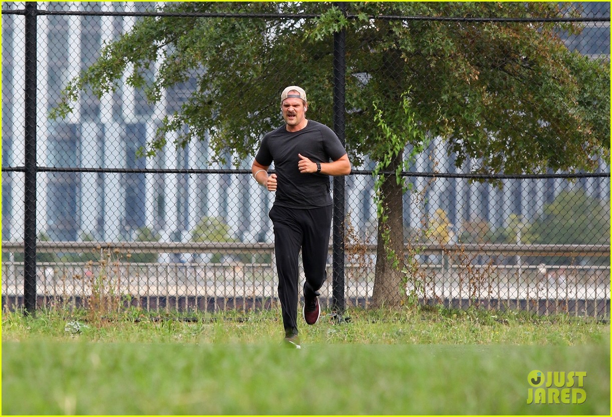 Newly Married David Harbour Gets in an Intense Workout in NYC: Photo ...