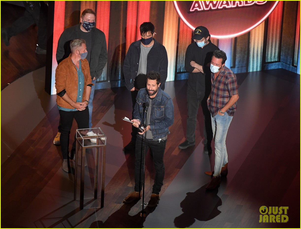 Country Music Band Old Dominion Wears Face Masks to Accept Awards at ...