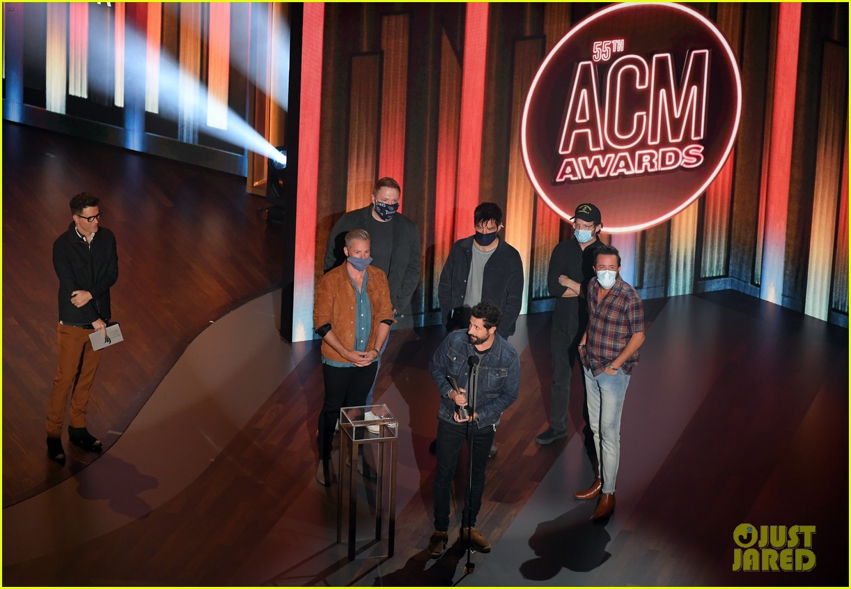 Country Music Band Old Dominion Wears Face Masks to Accept Awards at ...