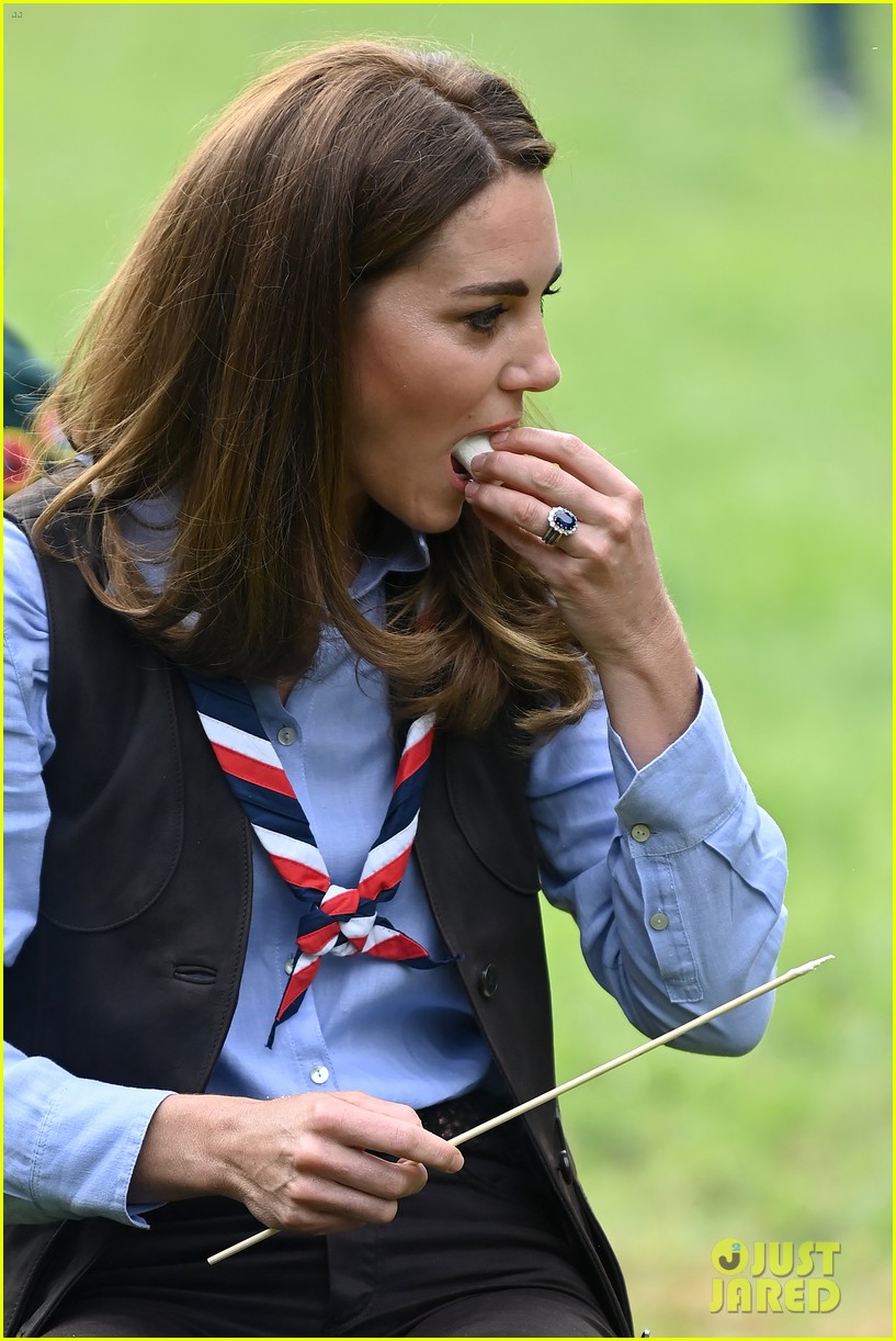 Duchess Kate Middleton Roasts Marshmallows with Scouts!: Photo 4488797 ...