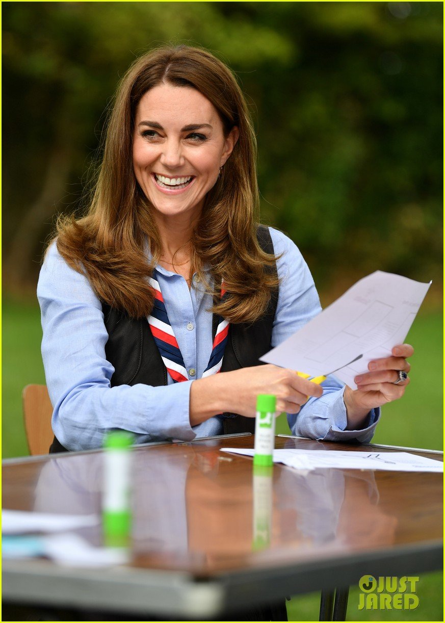 Duchess Kate Middleton Roasts Marshmallows with Scouts!: Photo 4488804 ...