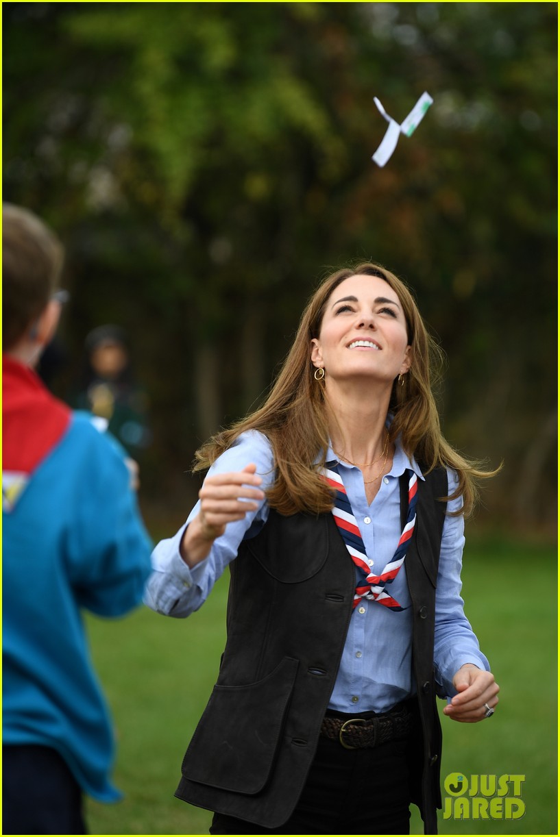 Duchess Kate Middleton Roasts Marshmallows with Scouts!: Photo 4488811 ...