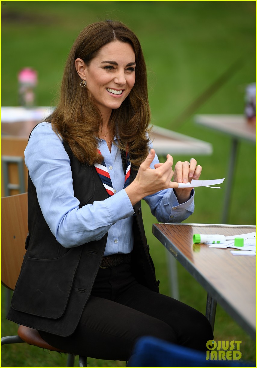 Duchess Kate Middleton Roasts Marshmallows with Scouts!: Photo 4488818 ...