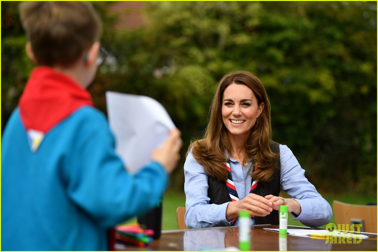 Duchess Kate Middleton Roasts Marshmallows with Scouts!: Photo 4488820 ...