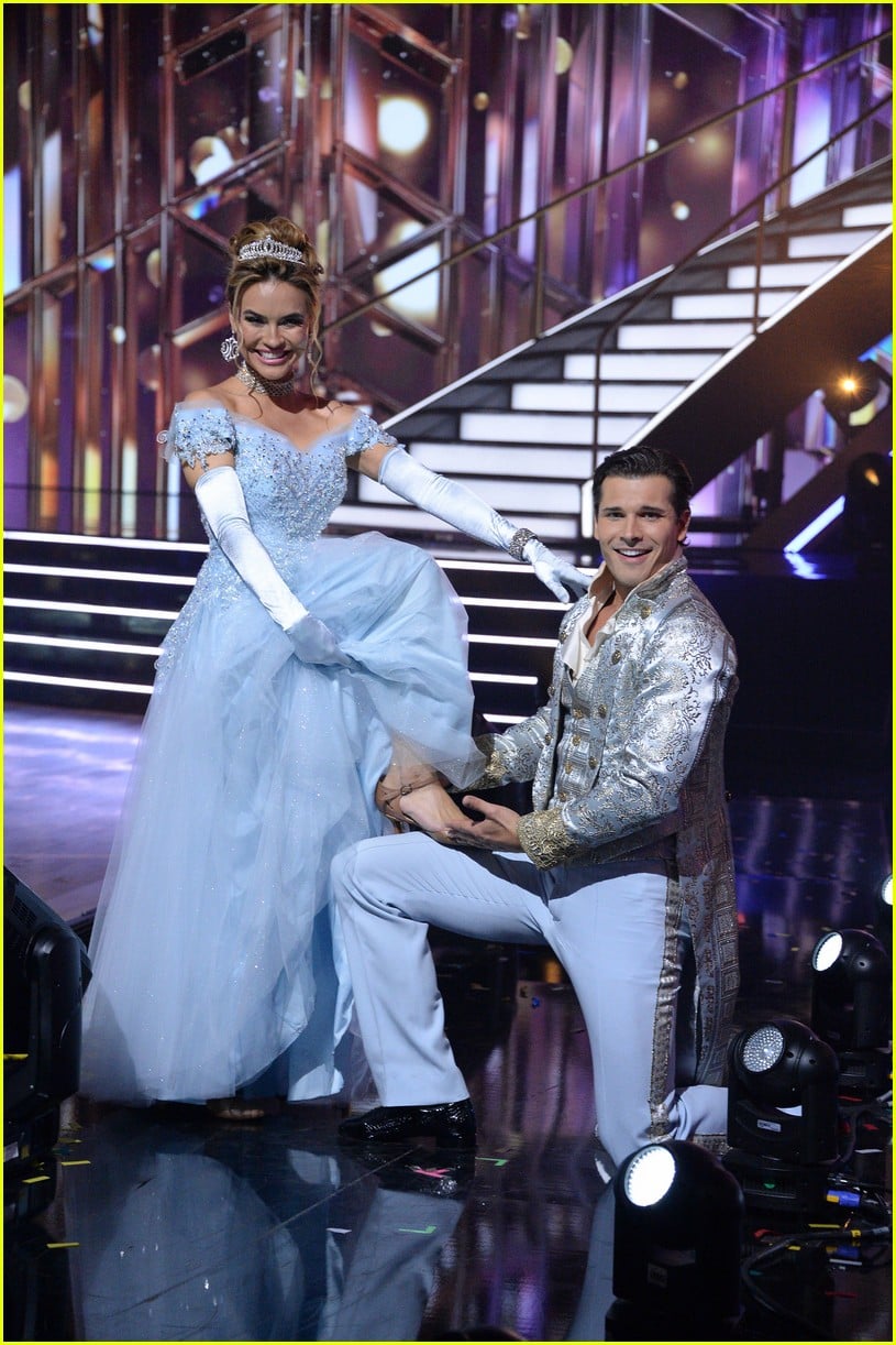 Chrishell Stause Has a Cinderella Moment on 'DWTS,' Earns Her Best ...
