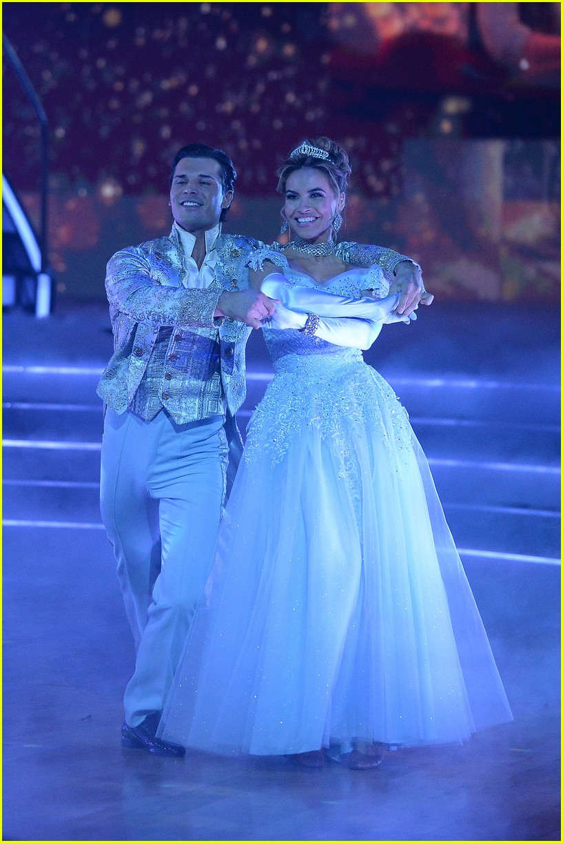 Chrishell Stause Has a Cinderella Moment on 'DWTS,' Earns Her Best ...