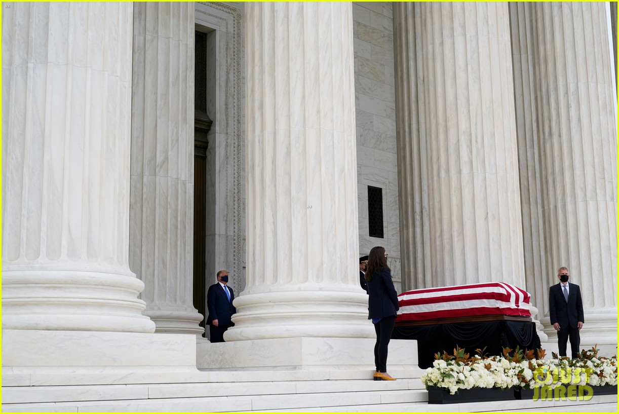 Donald Trump Gets Booed, Crowd Chants 'Vote Him Out' While Paying ...