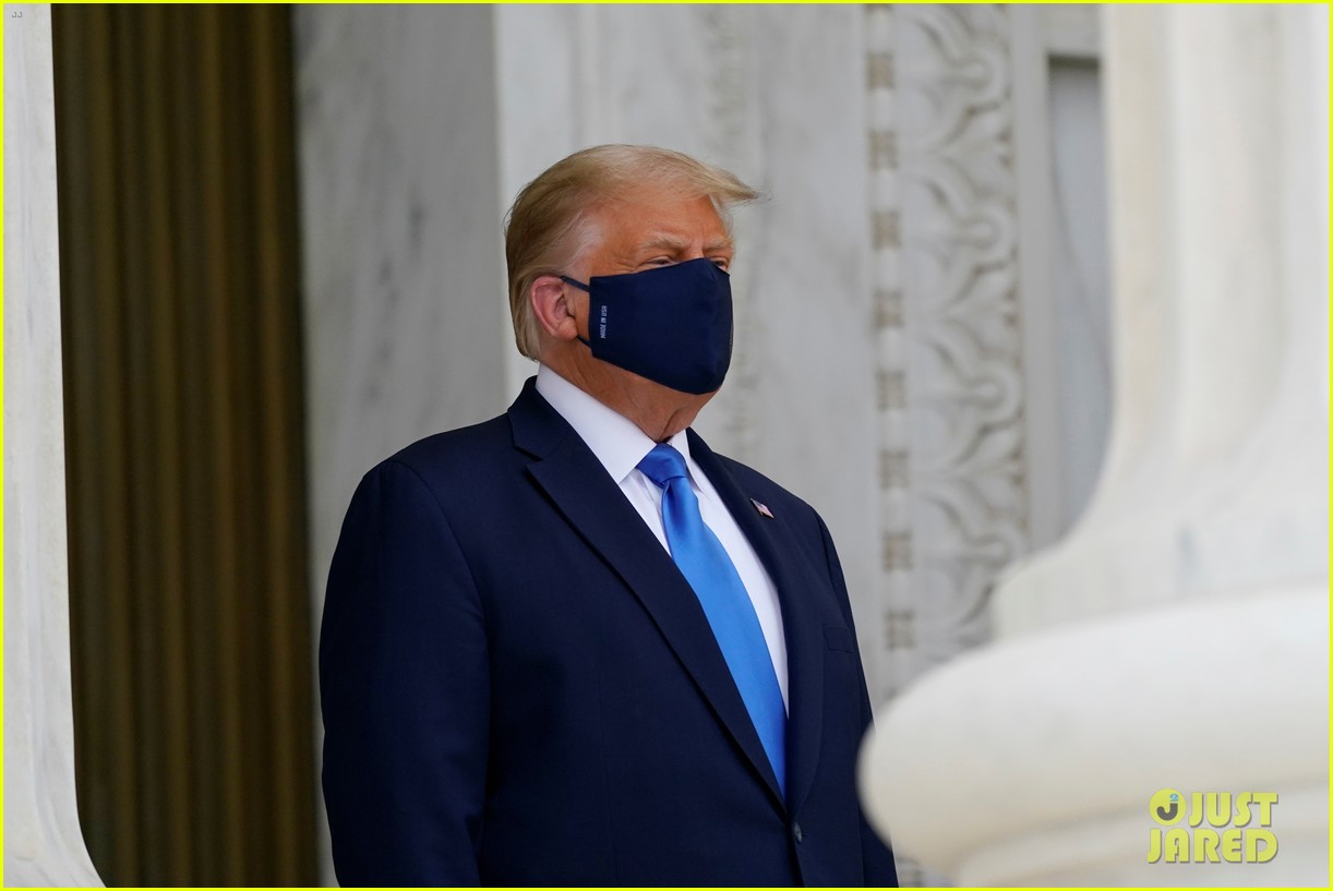 Donald Trump Gets Booed, Crowd Chants 'Vote Him Out' While Paying ...