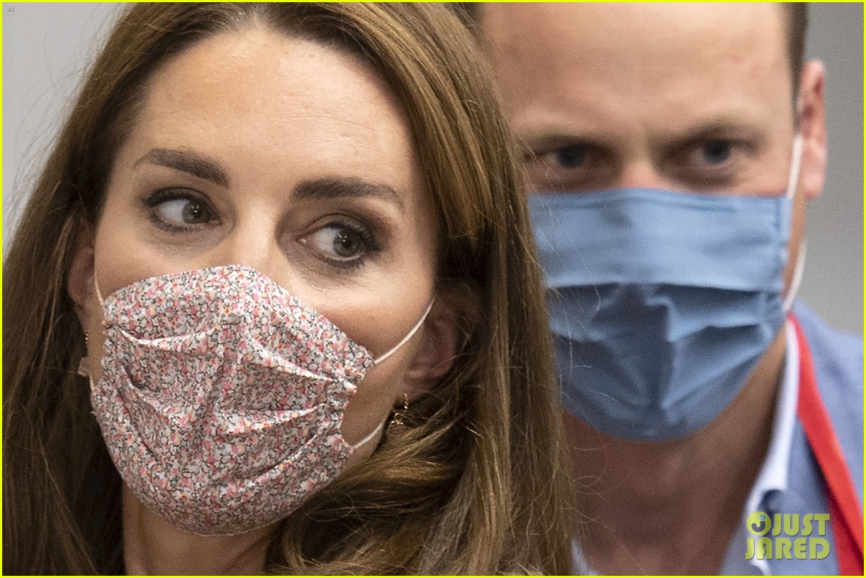 Prince William & Kate Middleton Bake Bread in Their Face Masks During ...