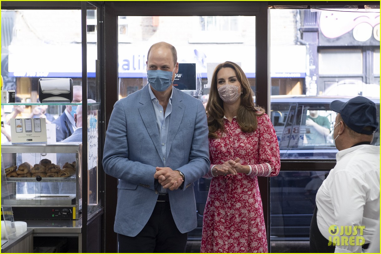 Prince William & Kate Middleton Bake Bread in Their Face Masks During ...