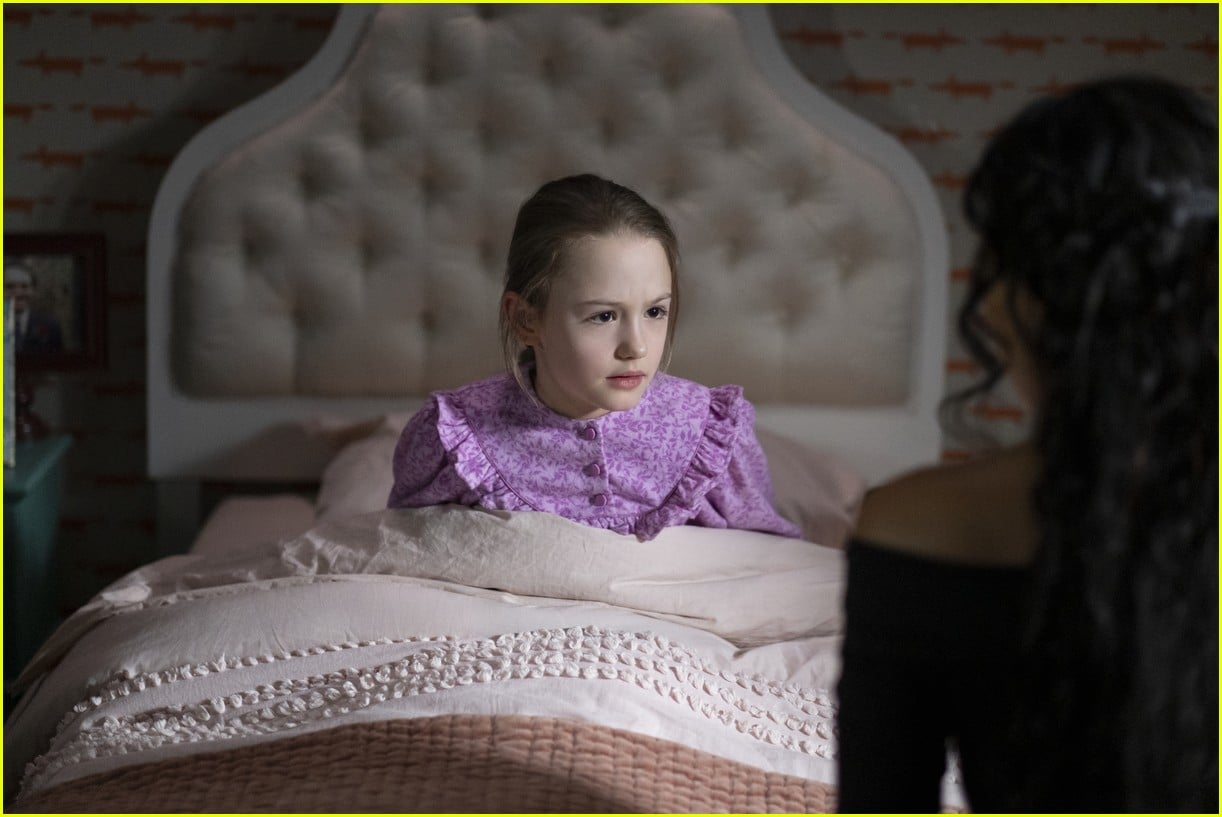 Here's Why Bly Manor's Amelie Bea Smith Might Sound Super Familiar ...