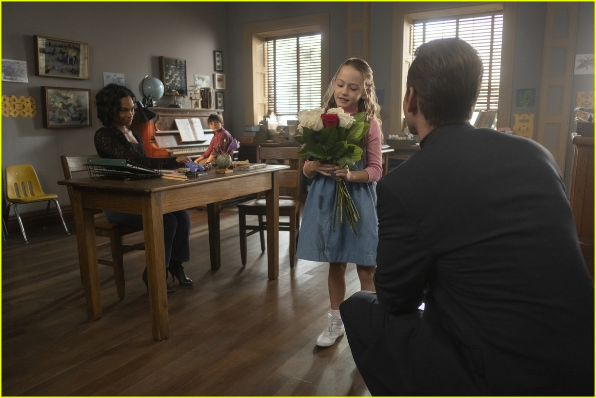 Here's Why Bly Manor's Amelie Bea Smith Might Sound Super Familiar ...