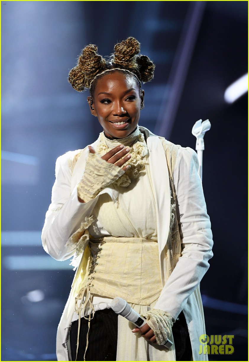 Brandy Performs Medley of New Songs at Billboard Music Awards 2020 ...