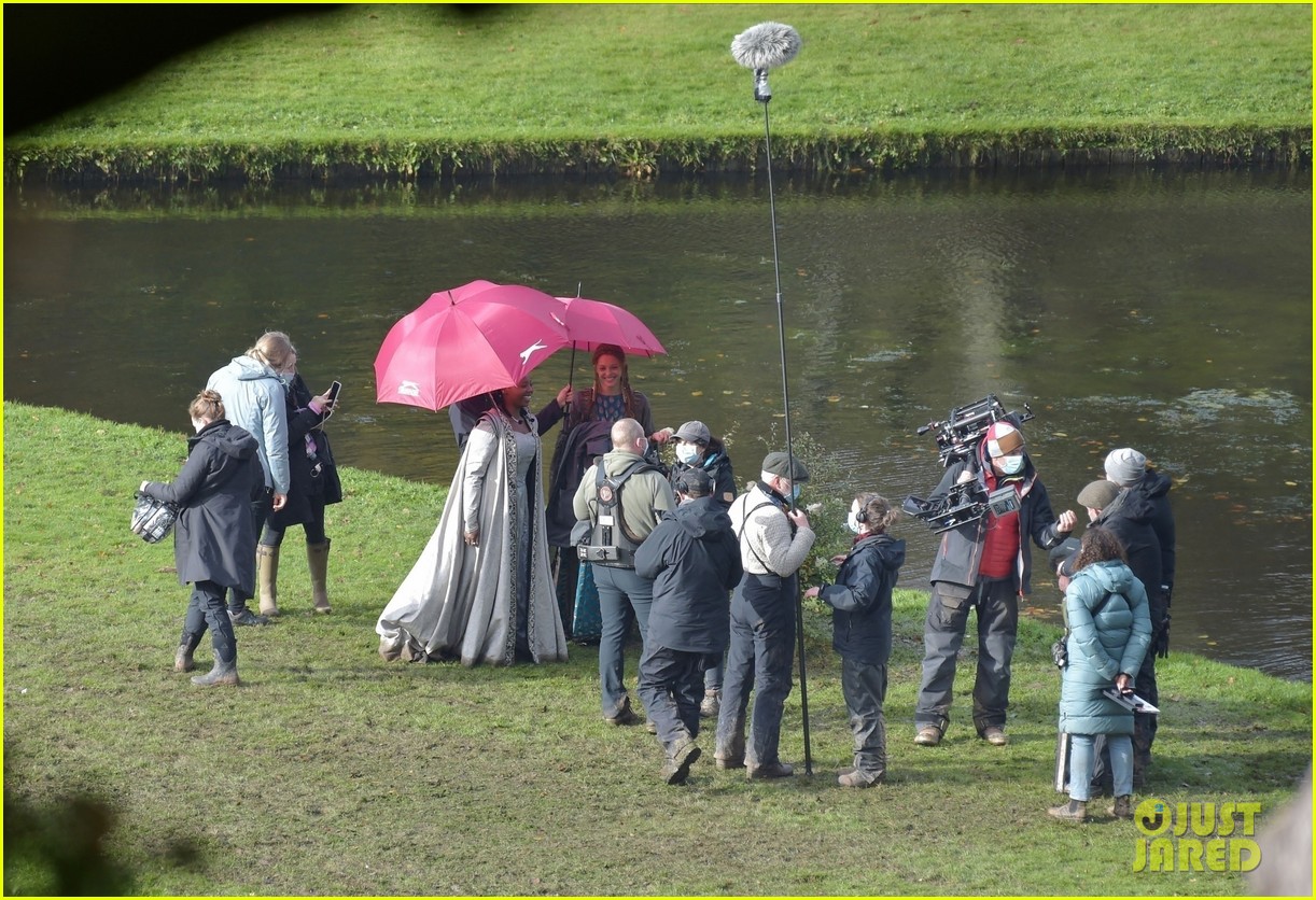 New 'Witcher' Set Photos Reveal Eamon Farren's Cahir Armor Changes For ...