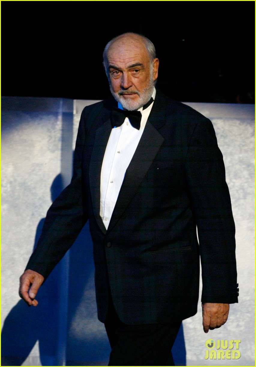 Sean Connery Dead - Iconic James Bond Actor Dies at 90: Photo 4496653 ...