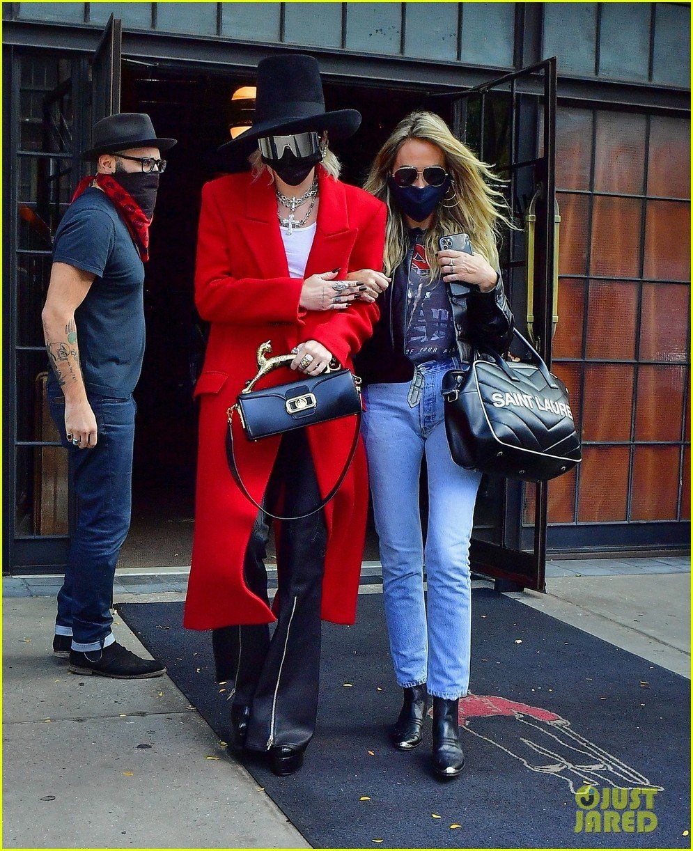 Miley Cyrus Is Fashion Forward In a Top Hat & Red Coat in New York City ...