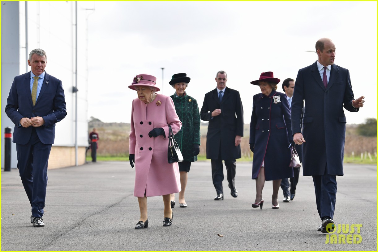 Queen Elizabeth Returns to Royal Duty for First Time Since March: Photo ...