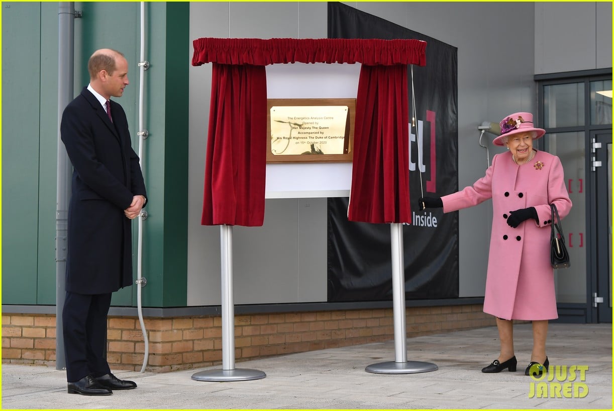 Queen Elizabeth Returns to Royal Duty for First Time Since March: Photo ...