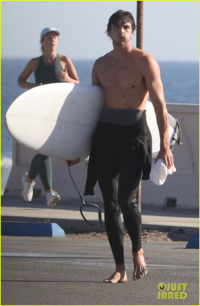 Jacob Elordi Bares His Abs After Surf Session in Malibu: Photo 4495921 ...