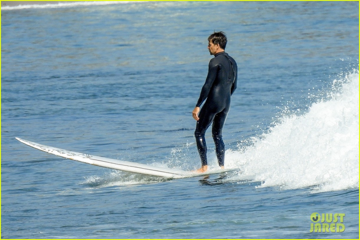 'My Boys' Actor Kyle Howard Shows Off Fit Body in a Wetsuit While ...