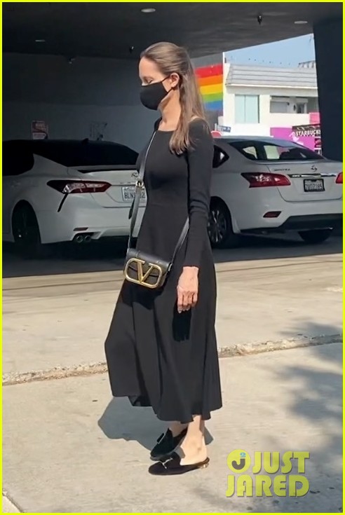 Angelina Jolie Crosses Paths With Animal Rights Activists While Shopping In WeHo Photo 4493914 angelina-jolie-crosses-paths-with-animal-rights-activists-while-shopping-in-weho-photo-4493914