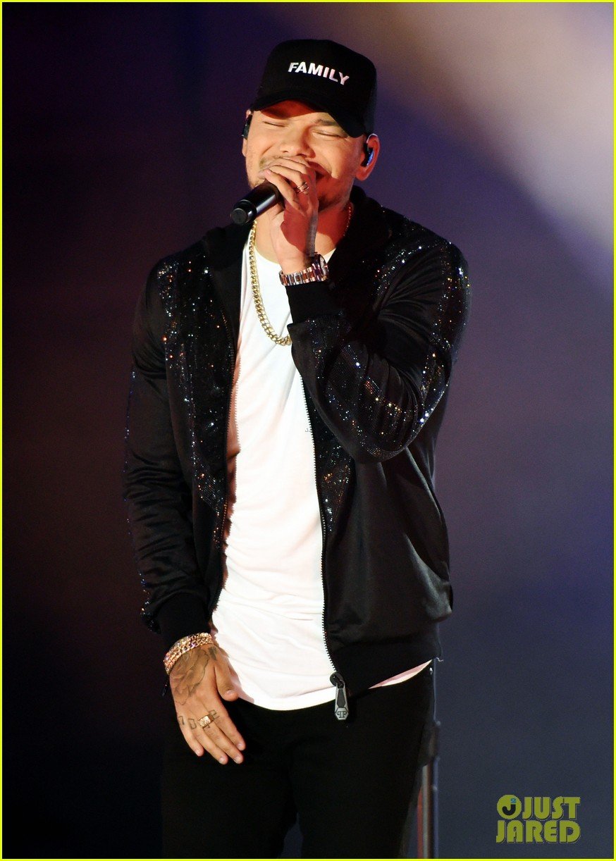 Kane Brown Performs 'Worship You' at CMT Awards 2020: Photo 4494526 ...