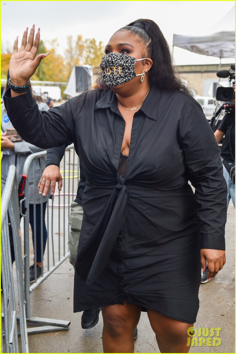 Lizzo Goes Campaigning for Biden-Harris in Detroit to Be 'On the Right ...