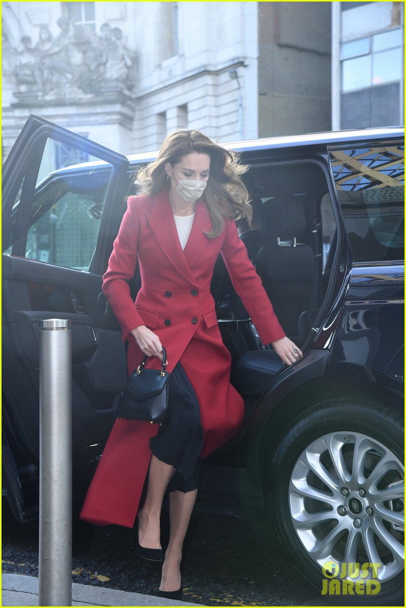 Duchess Kate Middleton & Prince William Wear Their Face Masks on Latest ...