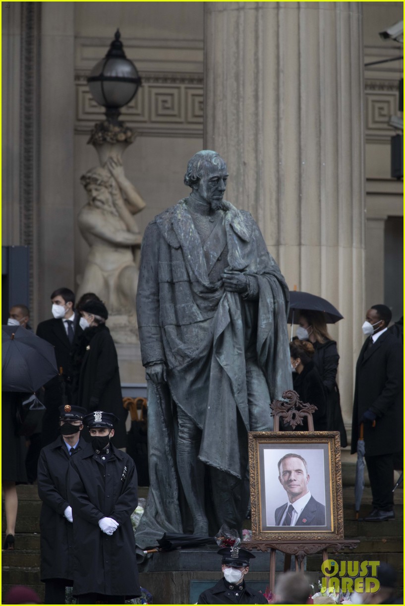 Robert Pattinson Returns to 'The Batman' Set, Films New Scene!: Photo ...