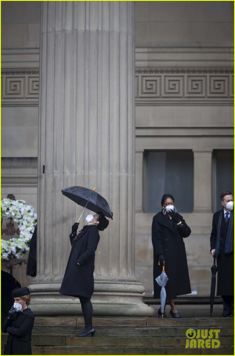 Robert Pattinson Returns to 'The Batman' Set, Films New Scene!: Photo ...