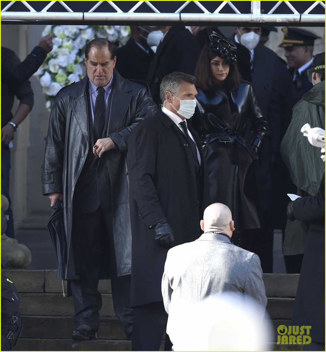 Robert Pattinson Films Somber 'The Batman' Scene With Colin Farrell in ...